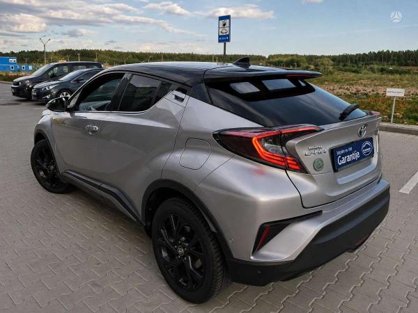 Grey Toyota C-HR 2017 in Vilnius, with an engine capacity of 1.80 L and mileage of 164 thousand km for 15950 €, photo 3 on AUTOMOTO.COM.LV