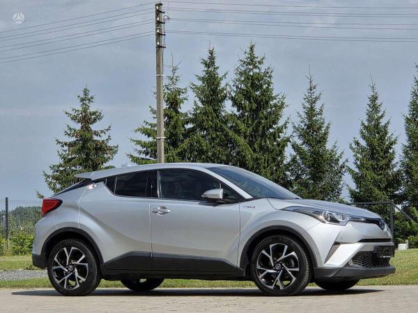 Grey Toyota C-HR 2017 in Kaunas, with an engine capacity of 1.80 L and mileage of 204 thousand km for 15999 €, photo 4 on AUTOMOTO.COM.LV