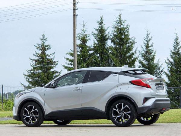 Grey Toyota C-HR 2017 in Kaunas, with an engine capacity of 1.80 L and mileage of 204 thousand km for 15999 €, photo 5 on AUTOMOTO.COM.LV