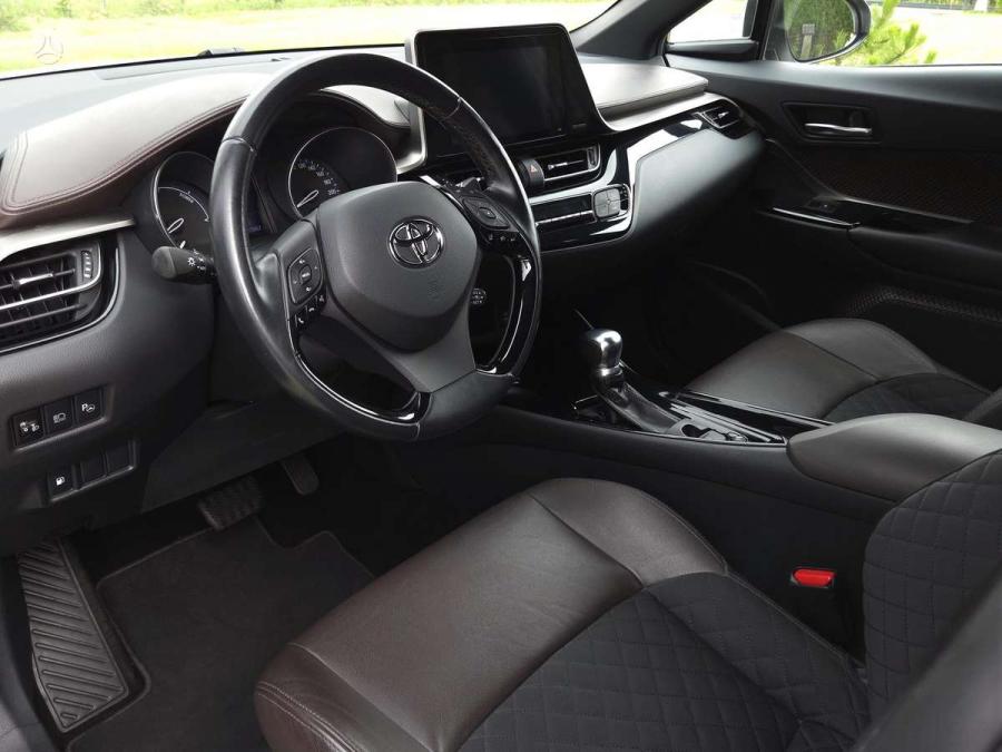 Pelēks Toyota C-HR 2017 Kauņa, ar dzinēja tilpumu 1.80 L un nobraukumu 204 tūkst. km par 15999 €, foto 12 vietnē AUTOMOTO.COM.LV