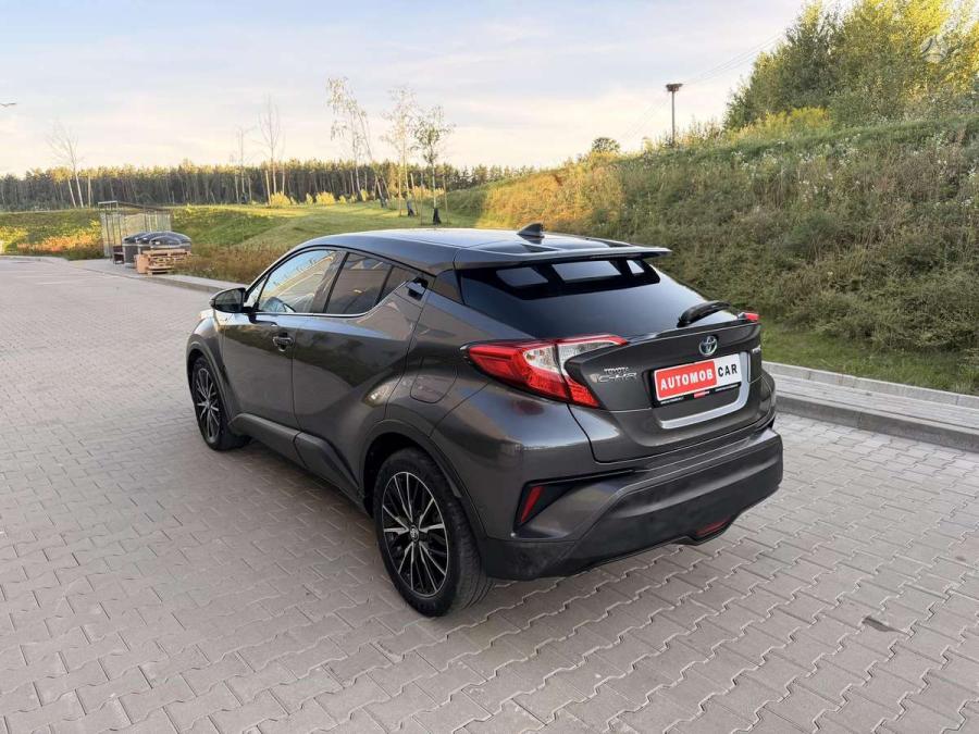 Pelēks Toyota C-HR 2017 Viļņa, ar dzinēja tilpumu 1.80 L un nobraukumu 169 tūkst. km par 15950 €, foto 8 vietnē AUTOMOTO.COM.LV