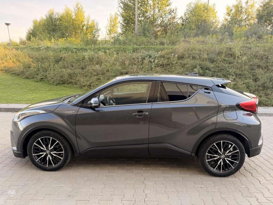 Pelēks Toyota C-HR 2017 Viļņa, ar dzinēja tilpumu 1.80 L un nobraukumu 169 tūkst. km par 15950 €, foto 9 vietnē AUTOMOTO.COM.LV