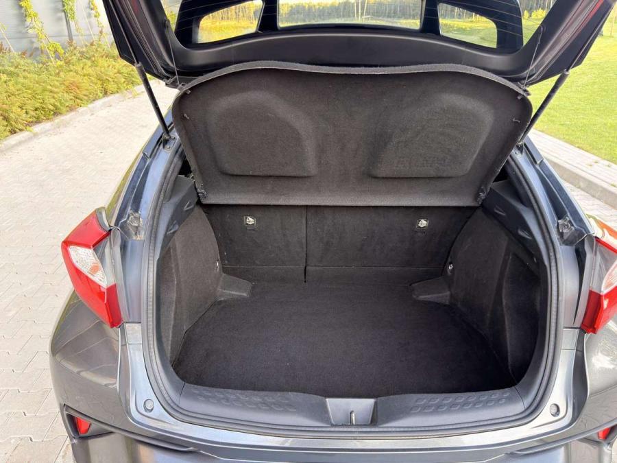 Pelēks Toyota C-HR 2017 Viļņa, ar dzinēja tilpumu 1.80 L un nobraukumu 169 tūkst. km par 15950 €, foto 17 vietnē AUTOMOTO.COM.LV
