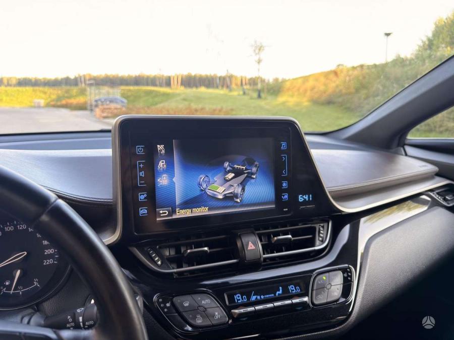 Pelēks Toyota C-HR 2017 Viļņa, ar dzinēja tilpumu 1.80 L un nobraukumu 169 tūkst. km par 15950 €, foto 27 vietnē AUTOMOTO.COM.LV
