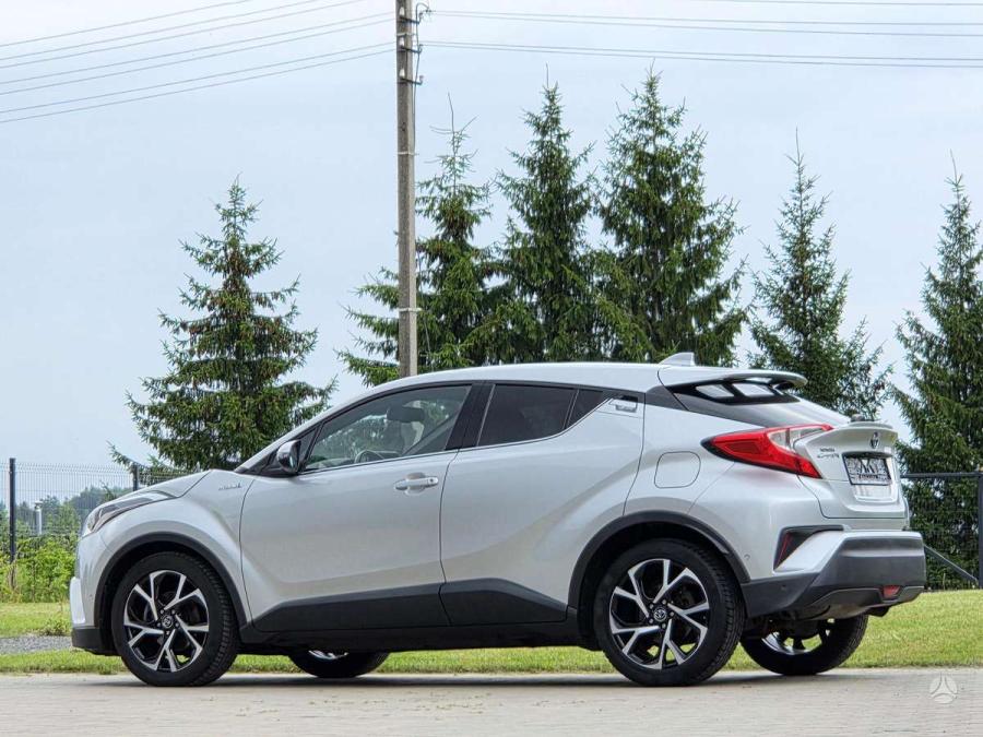 Pelēks Toyota C-HR 2017 Kauņa, ar dzinēja tilpumu 1.80 L un nobraukumu 204 tūkst. km par 15999 €, foto 6 vietnē AUTOMOTO.COM.LV