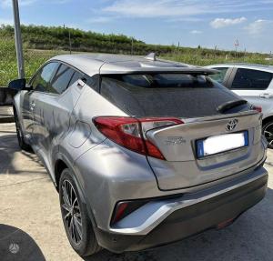 Серый Тойота C-HR 2017 в Вильнюс, объемом двигателя 1.80 л и пробегом 145 тыс. км за 16999 €, фото 3 на AUTOMOTO.COM.LV
