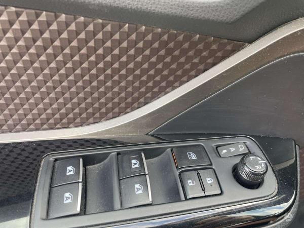 Pelēks Toyota C-HR 2017 Viļņa, ar dzinēja tilpumu 1.80 L un nobraukumu 145 tūkst. km par 16999 €, foto 7 vietnē AUTOMOTO.COM.LV