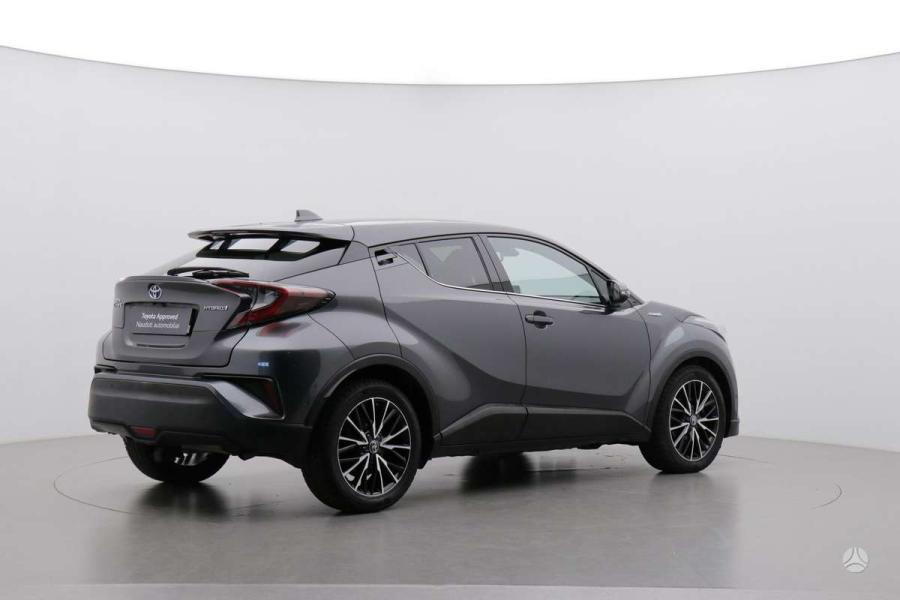Grey Toyota C-HR 2017 in Vilnius, with an engine capacity of 1.80 L and mileage of 77 thousand km for 20900 €, photo 4 on AUTOMOTO.COM.LV