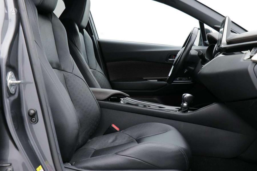 Grey Toyota C-HR 2017 in Vilnius, with an engine capacity of 1.80 L and mileage of 77 thousand km for 20900 €, photo 10 on AUTOMOTO.COM.LV