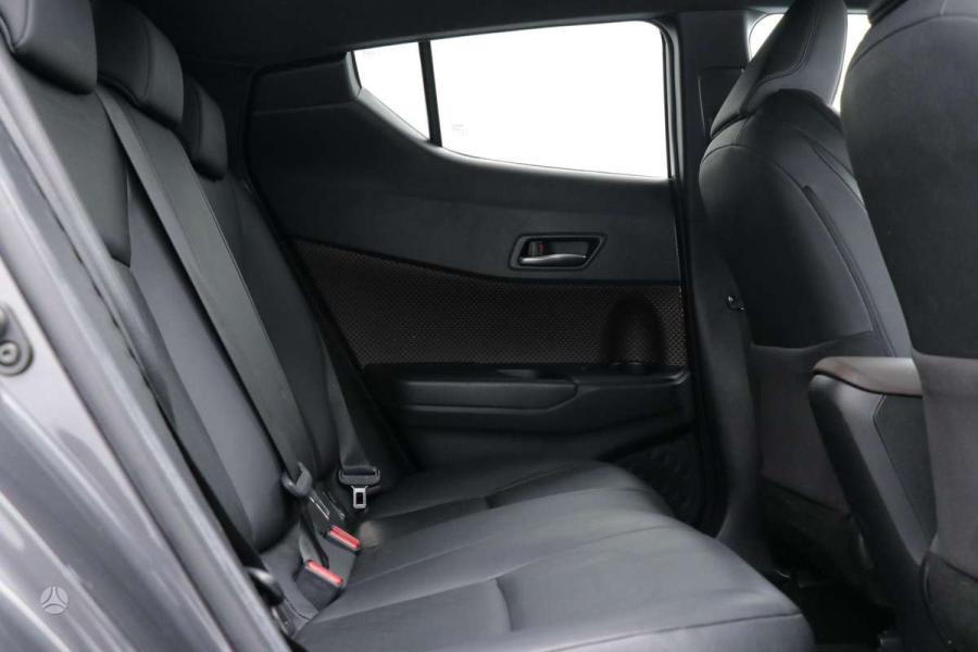 Grey Toyota C-HR 2017 in Vilnius, with an engine capacity of 1.80 L and mileage of 77 thousand km for 20900 €, photo 11 on AUTOMOTO.COM.LV
