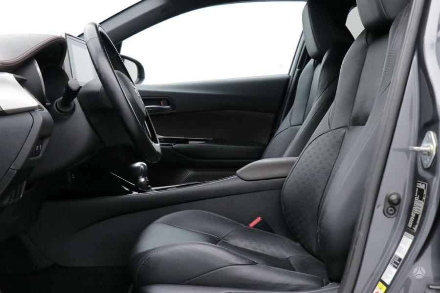 Grey Toyota C-HR 2017 in Vilnius, with an engine capacity of 1.80 L and mileage of 77 thousand km for 20900 €, photo 13 on AUTOMOTO.COM.LV