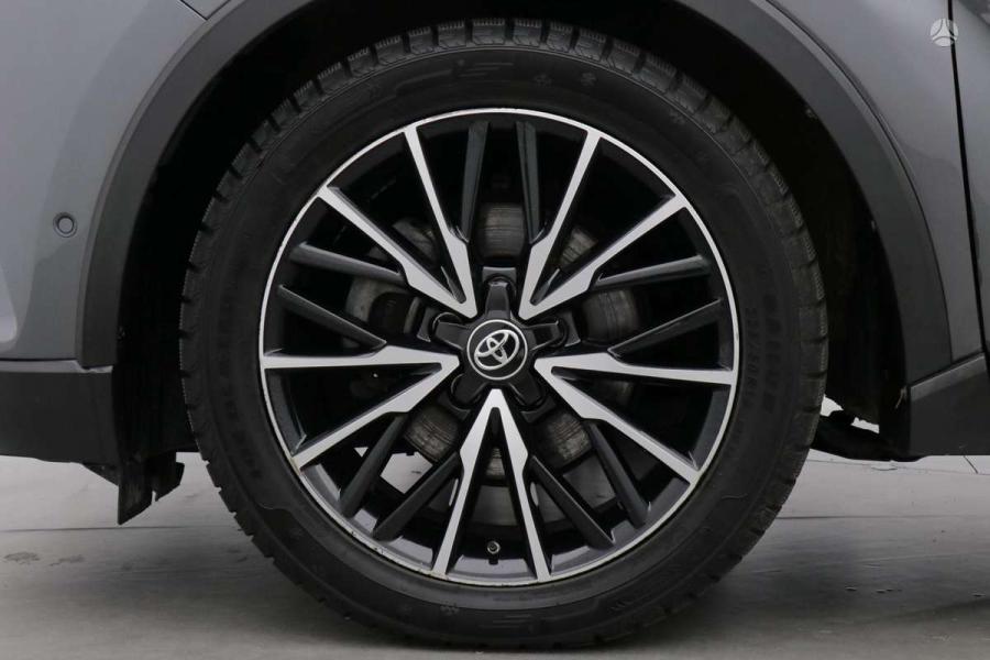 Grey Toyota C-HR 2017 in Vilnius, with an engine capacity of 1.80 L and mileage of 77 thousand km for 20900 €, photo 17 on AUTOMOTO.COM.LV