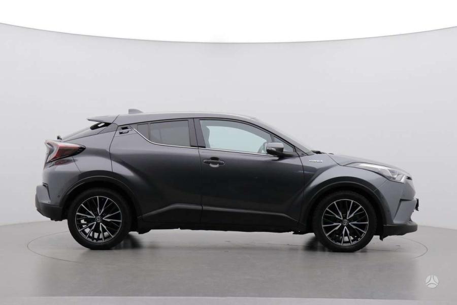 Grey Toyota C-HR 2017 in Vilnius, with an engine capacity of 1.80 L and mileage of 77 thousand km for 20900 €, photo 18 on AUTOMOTO.COM.LV