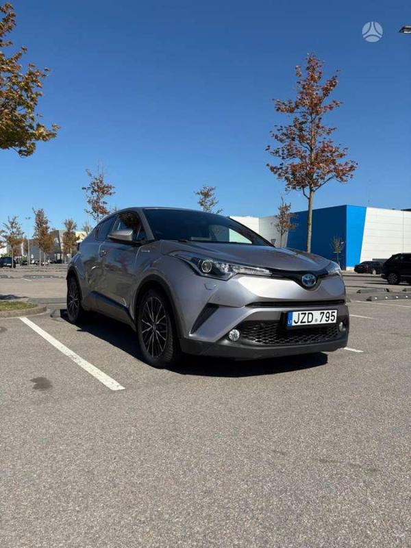 Серый Тойота C-HR 2017 в Клайпеда, объемом двигателя 1.80 л и пробегом 214 тыс. км за 14500 €, фото 2 на AUTOMOTO.COM.LV