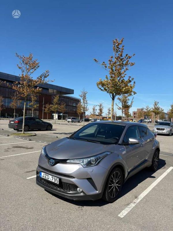 Серый Тойота C-HR 2017 в Клайпеда, объемом двигателя 1.80 л и пробегом 214 тыс. км за 14500 €, фото 4 на AUTOMOTO.COM.LV