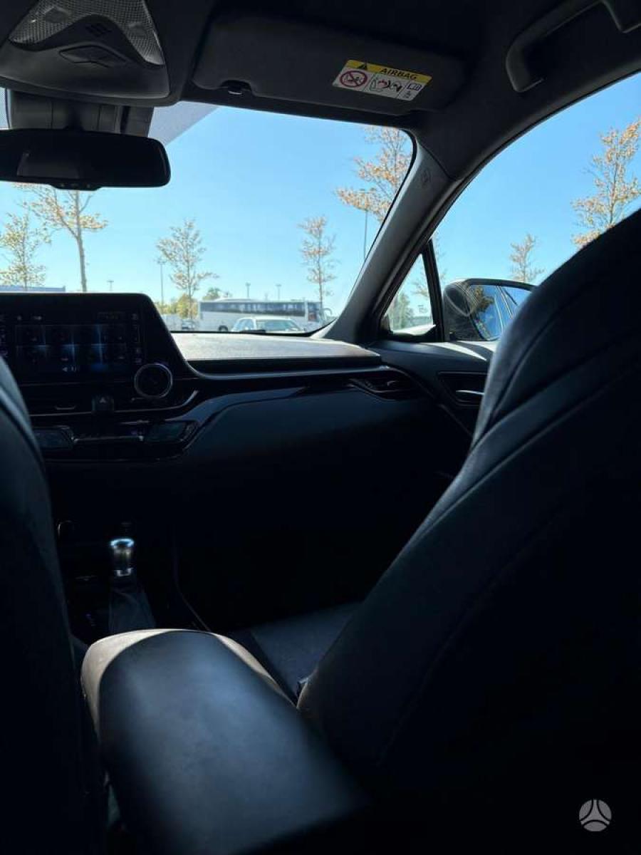 Pelēks Toyota C-HR 2017 Klaipėda, ar dzinēja tilpumu 1.80 L un nobraukumu 214 tūkst. km par 14500 €, foto 7 vietnē AUTOMOTO.COM.LV