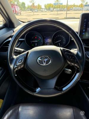Pelēks Toyota C-HR 2017 Klaipėda, ar dzinēja tilpumu 1.80 L un nobraukumu 214 tūkst. km par 14500 €, foto 9 vietnē AUTOMOTO.COM.LV