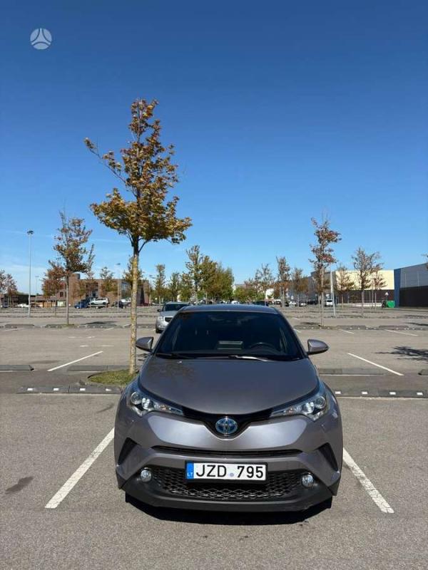 Серый Тойота C-HR 2017 в Клайпеда, объемом двигателя 1.80 л и пробегом 214 тыс. км за 14500 €, фото 10 на AUTOMOTO.COM.LV