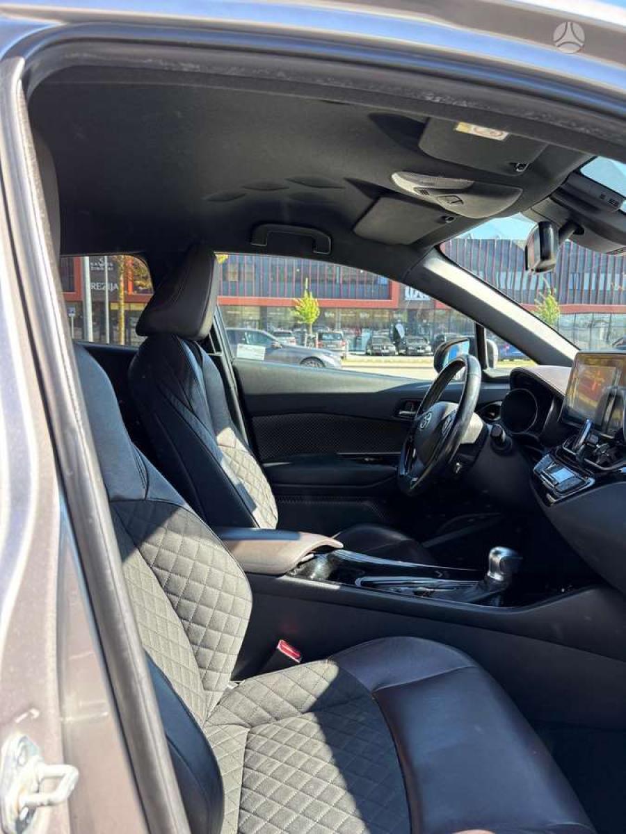 Pelēks Toyota C-HR 2017 Klaipėda, ar dzinēja tilpumu 1.80 L un nobraukumu 214 tūkst. km par 14500 €, foto 12 vietnē AUTOMOTO.COM.LV