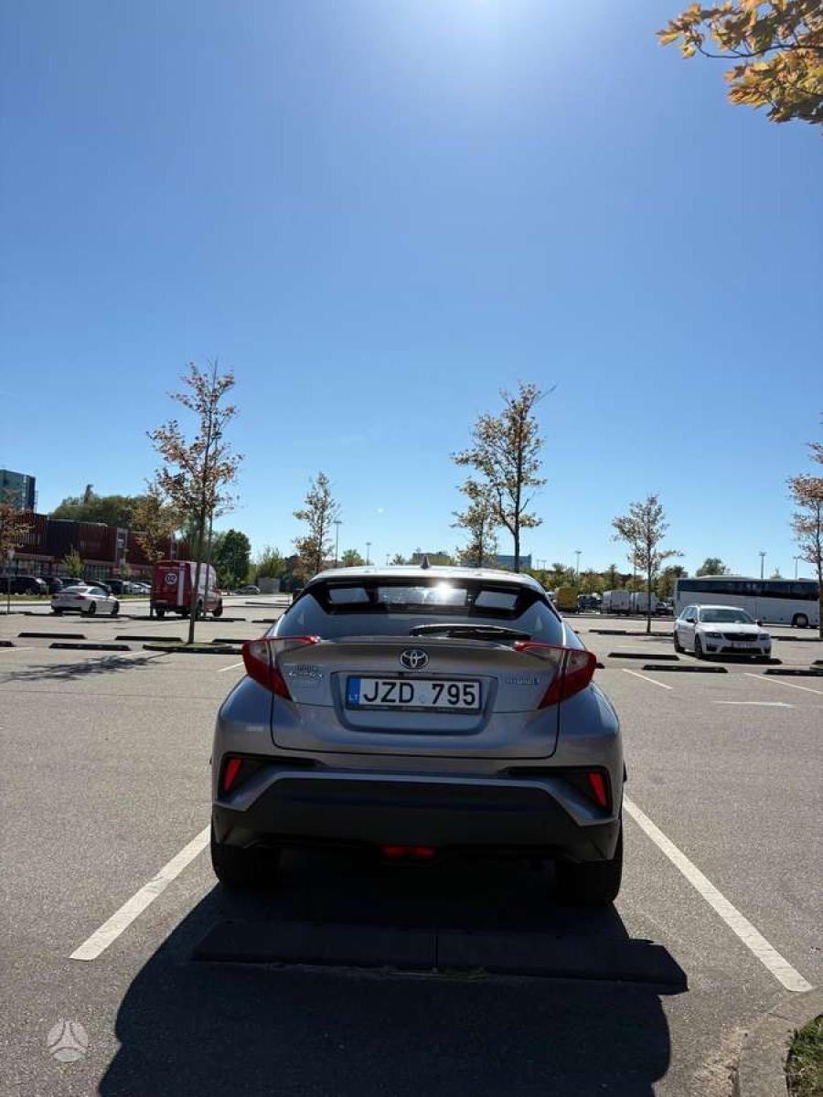 Pelēks Toyota C-HR 2017 Klaipėda, ar dzinēja tilpumu 1.80 L un nobraukumu 214 tūkst. km par 14500 €, foto 14 vietnē AUTOMOTO.COM.LV