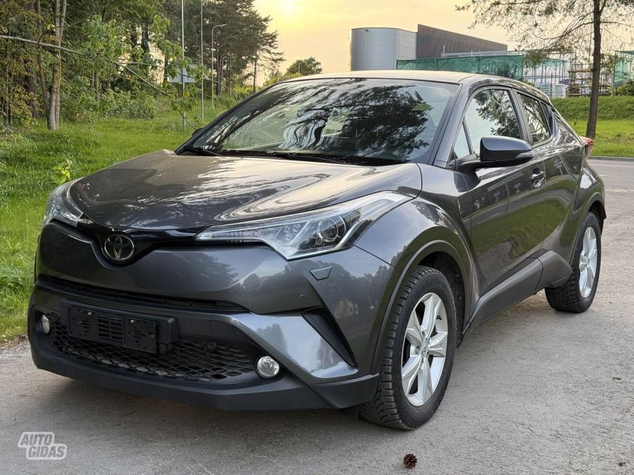 Pelēks Toyota C-HR 2017 Utena, ar dzinēja tilpumu 1.20 L un nobraukumu 162 tūkst. km par 10900 €, foto 3 vietnē AUTOMOTO.COM.LV