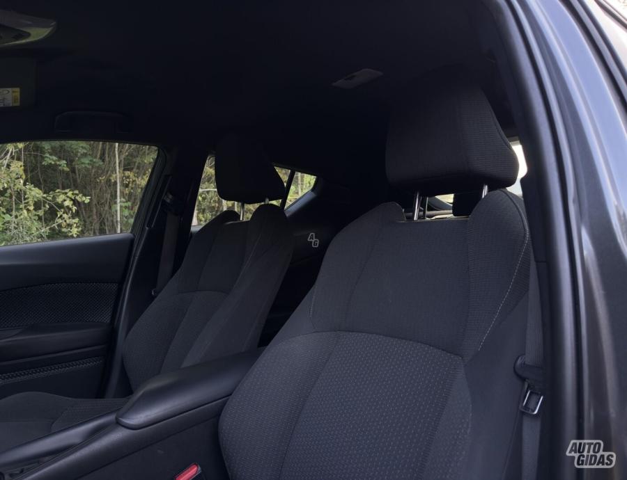 Pelēks Toyota C-HR 2017 Utena, ar dzinēja tilpumu 1.20 L un nobraukumu 162 tūkst. km par 10900 €, foto 15 vietnē AUTOMOTO.COM.LV