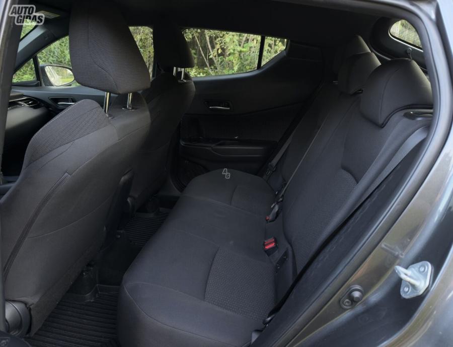 Pelēks Toyota C-HR 2017 Utena, ar dzinēja tilpumu 1.20 L un nobraukumu 162 tūkst. km par 10900 €, foto 16 vietnē AUTOMOTO.COM.LV