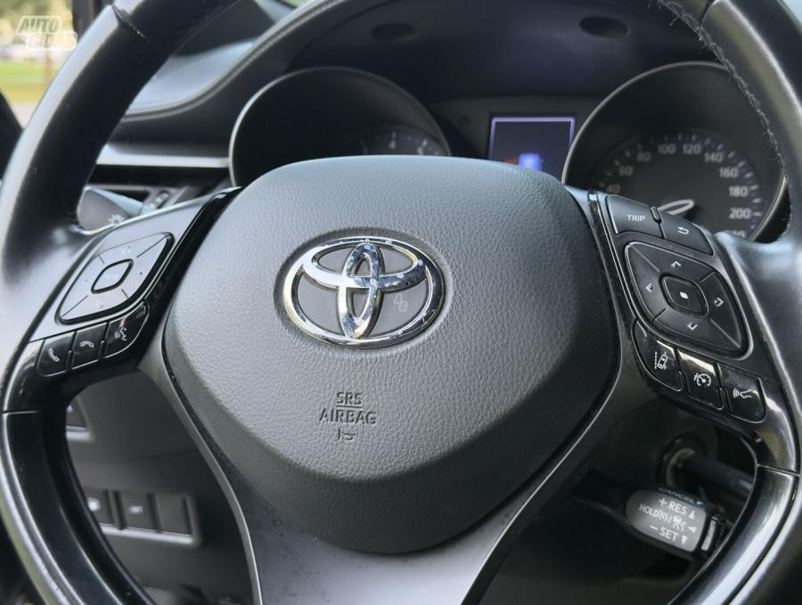 Pelēks Toyota C-HR 2017 Utena, ar dzinēja tilpumu 1.20 L un nobraukumu 162 tūkst. km par 10900 €, foto 17 vietnē AUTOMOTO.COM.LV