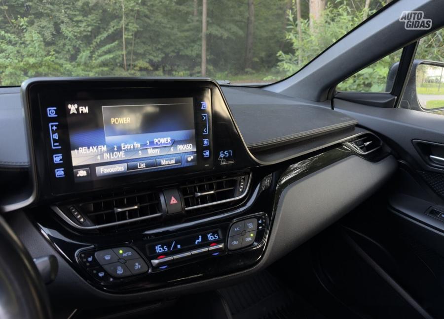 Pelēks Toyota C-HR 2017 Utena, ar dzinēja tilpumu 1.20 L un nobraukumu 162 tūkst. km par 10900 €, foto 19 vietnē AUTOMOTO.COM.LV