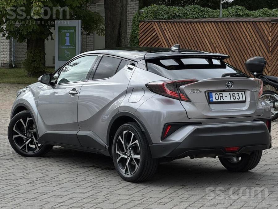 Pelēks Toyota C-HR 2017 Jelgava, ar dzinēja tilpumu 1.80 L un nobraukumu 198 tūkst. km par 16590 €, foto 4 vietnē AUTOMOTO.COM.LV