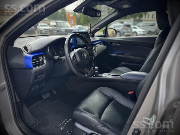 Pelēks Toyota C-HR 2017 Jelgava, ar dzinēja tilpumu 1.80 L un nobraukumu 198 tūkst. km par 16590 €, foto 7 vietnē AUTOMOTO.COM.LV