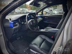Pelēks Toyota C-HR 2017 Jelgava, ar dzinēja tilpumu 1.80 L un nobraukumu 198 tūkst. km par 16590 €, foto 8 vietnē AUTOMOTO.COM.LV