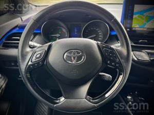 Pelēks Toyota C-HR 2017 Jelgava, ar dzinēja tilpumu 1.80 L un nobraukumu 198 tūkst. km par 16590 €, foto 12 vietnē AUTOMOTO.COM.LV