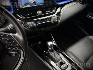 Pelēks Toyota C-HR 2017 Jelgava, ar dzinēja tilpumu 1.80 L un nobraukumu 198 tūkst. km par 16590 €, foto 13 vietnē AUTOMOTO.COM.LV