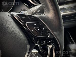 Pelēks Toyota C-HR 2017 Jelgava, ar dzinēja tilpumu 1.80 L un nobraukumu 198 tūkst. km par 16590 €, foto 14 vietnē AUTOMOTO.COM.LV