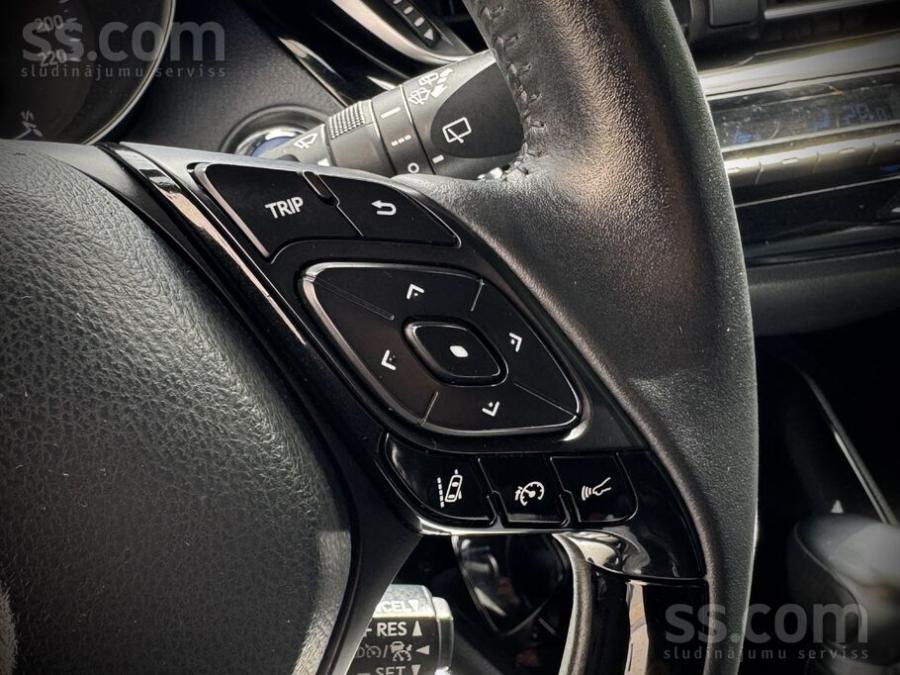 Pelēks Toyota C-HR 2017 Jelgava, ar dzinēja tilpumu 1.80 L un nobraukumu 198 tūkst. km par 16590 €, foto 14 vietnē AUTOMOTO.COM.LV