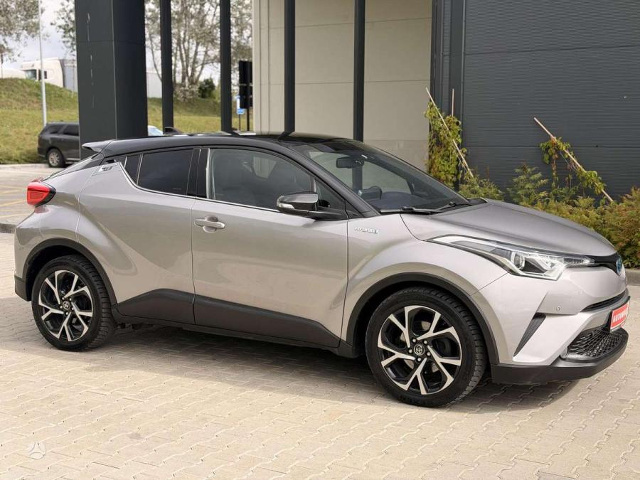 Серый Тойота C-HR 2017 в Вильнюс, объемом двигателя 1.80 л и пробегом 119 тыс. км за 17850 €, фото 5 на AUTOMOTO.COM.LV
