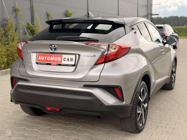 Grey Toyota C-HR 2017 in Vilnius, with an engine capacity of 1.80 L and mileage of 119 thousand km for 17850 €, photo 8 on AUTOMOTO.COM.LV