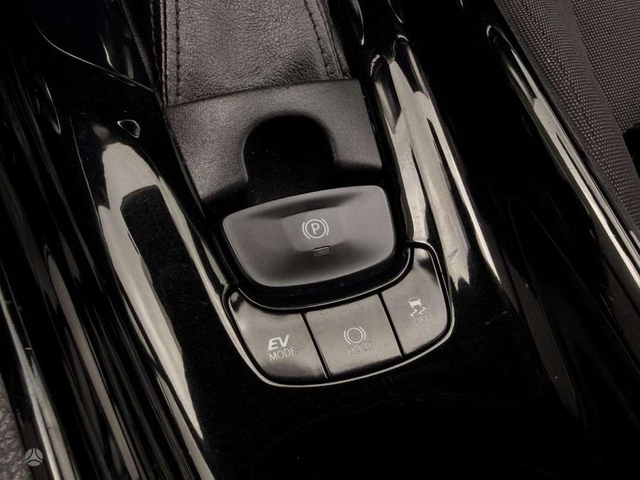 Серый Тойота C-HR 2017 в Вильнюс, объемом двигателя 1.80 л и пробегом 119 тыс. км за 17850 €, фото 34 на AUTOMOTO.COM.LV