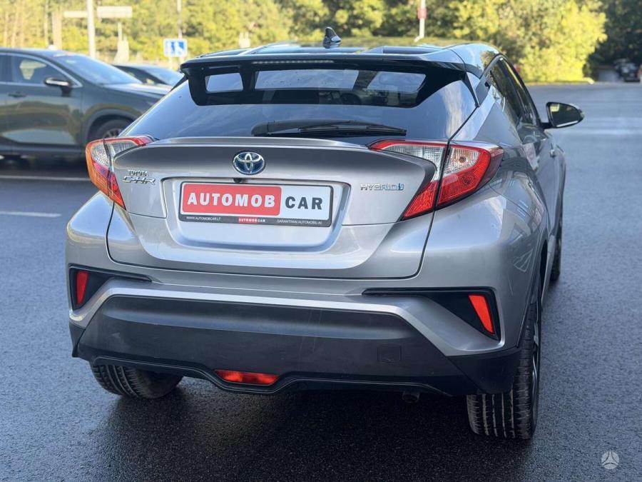 Серый Тойота C-HR 2017 в Вильнюс, объемом двигателя 1.80 л и пробегом 141 тыс. км за 16450 €, фото 6 на AUTOMOTO.COM.LV