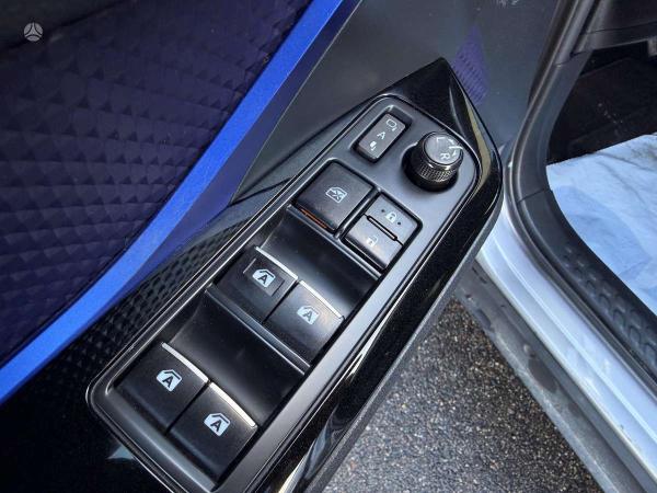 Grey Toyota C-HR 2017 in Vilnius, with an engine capacity of 1.80 L and mileage of 141 thousand km for 16450 €, photo 11 on AUTOMOTO.COM.LV