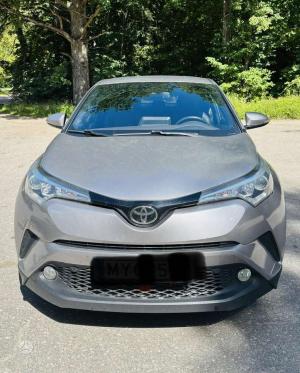 Pelēks Toyota C-HR 2017 Alīta, ar dzinēja tilpumu 1.20 L un nobraukumu 133 tūkst. km par 12000 €, foto  vietnē AUTOMOTO.COM.LV