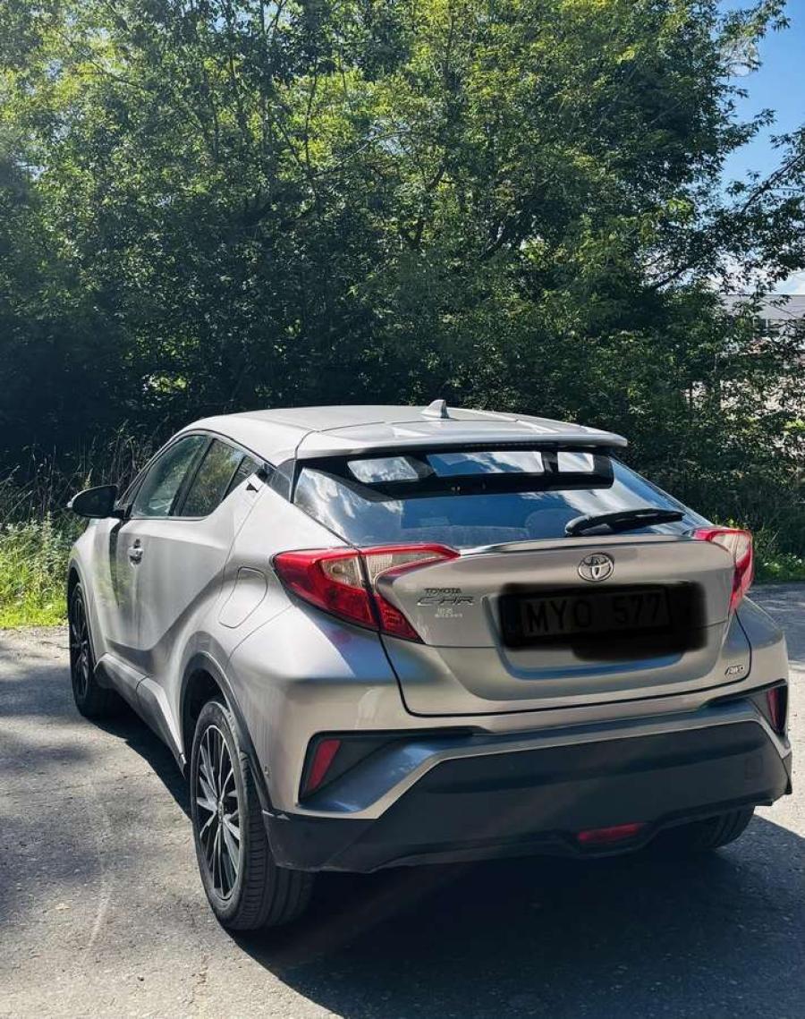 Серый Тойота C-HR 2017 в Алитус, объемом двигателя 1.20 л и пробегом 133 тыс. км за 12000 €, фото 4 на AUTOMOTO.COM.LV