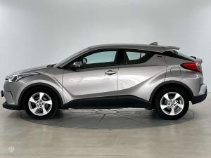 Grey Toyota C-HR 2017 in Vilnius, with an engine capacity of 1.80 L and mileage of 164 thousand km for 16900 €, photo 4 on AUTOMOTO.COM.LV