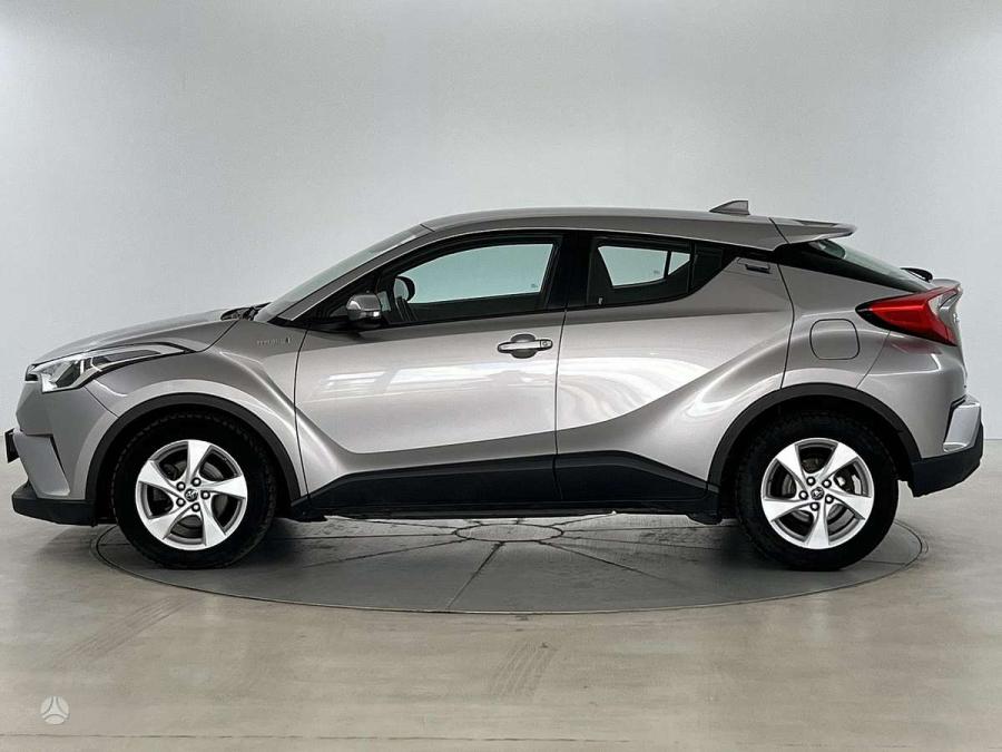 Grey Toyota C-HR 2017 in Vilnius, with an engine capacity of 1.80 L and mileage of 164 thousand km for 16900 €, photo 4 on AUTOMOTO.COM.LV