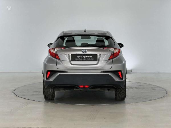 Grey Toyota C-HR 2017 in Vilnius, with an engine capacity of 1.80 L and mileage of 164 thousand km for 16900 €, photo 5 on AUTOMOTO.COM.LV