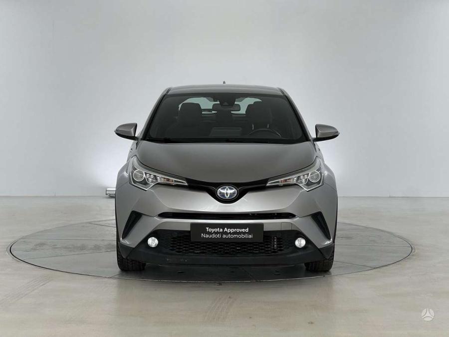 Grey Toyota C-HR 2017 in Vilnius, with an engine capacity of 1.80 L and mileage of 164 thousand km for 16900 €, photo 6 on AUTOMOTO.COM.LV