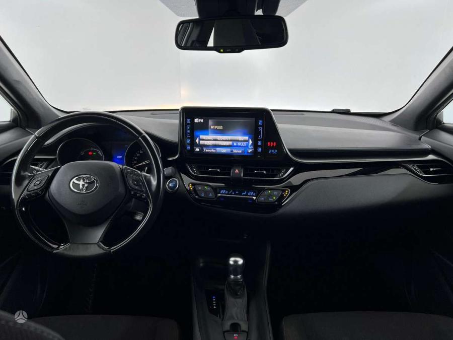 Grey Toyota C-HR 2017 in Vilnius, with an engine capacity of 1.80 L and mileage of 164 thousand km for 16900 €, photo 9 on AUTOMOTO.COM.LV