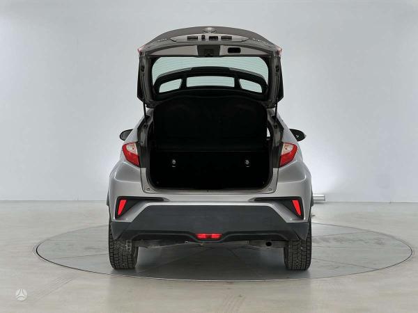 Grey Toyota C-HR 2017 in Vilnius, with an engine capacity of 1.80 L and mileage of 164 thousand km for 16900 €, photo 11 on AUTOMOTO.COM.LV