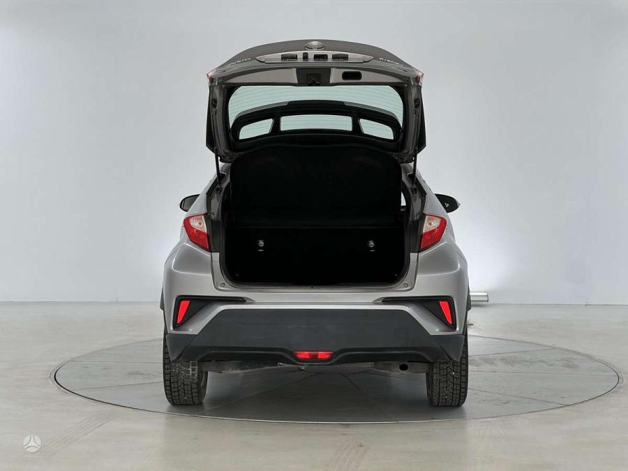 Grey Toyota C-HR 2017 in Vilnius, with an engine capacity of 1.80 L and mileage of 164 thousand km for 16900 €, photo 11 on AUTOMOTO.COM.LV